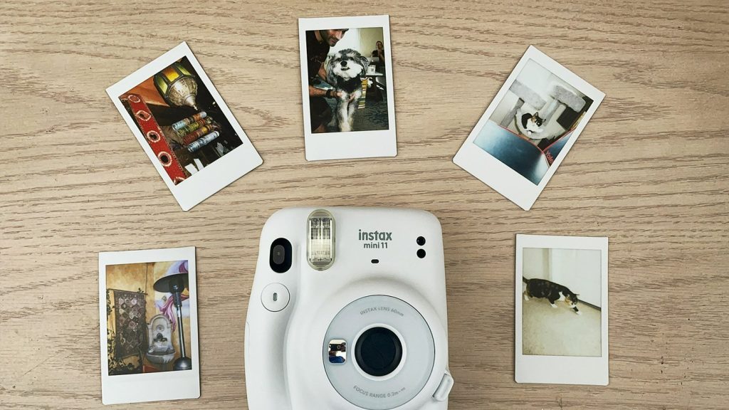 Foto Polaroid: Kelebihan, Kekurangan, dan Alasan di Balik ...